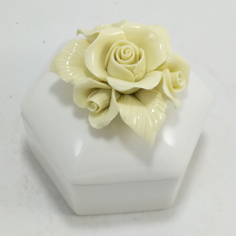 Fashion Pure White Ceramic Jewelry Display Box With Flower Designed ...